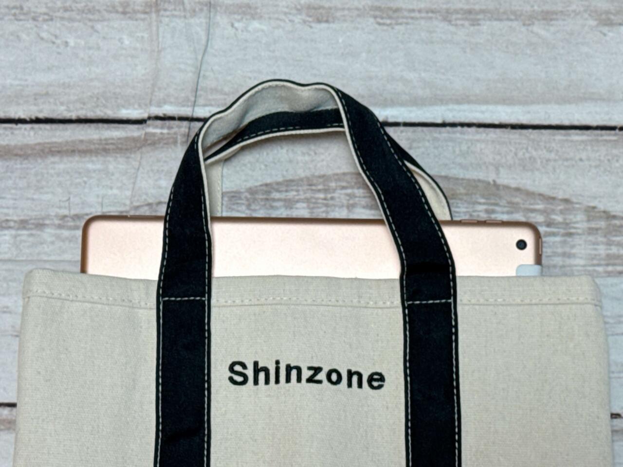 【ディズニー最新付録】ミッキー×シンゾーンの“大人が持てる”便利サイズのキャラトートが出たよ！（1/2） - mimot.(ミモット)