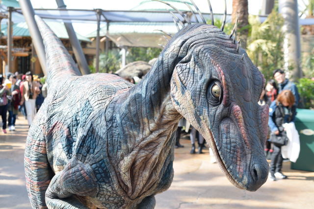 【USJ】恐竜たちがやりたい放題!? 世界最長×最大高低差「ザ・フライング・ダイナソー」絶叫レポ（写真 20/32） - mimot.(ミモット)