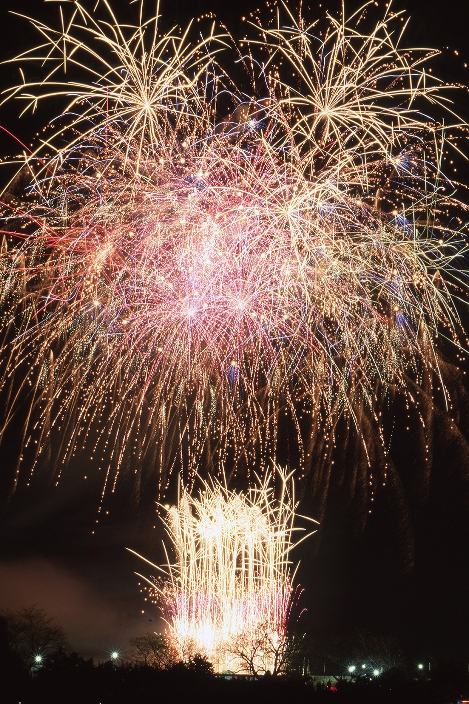 【土浦花火大会】秋の夜空に壮大に咲く！日本三大花火のひとつ『土浦全国花火競技大会』の魅力＆注意点（写真 9/38） - mimot.(ミモット)