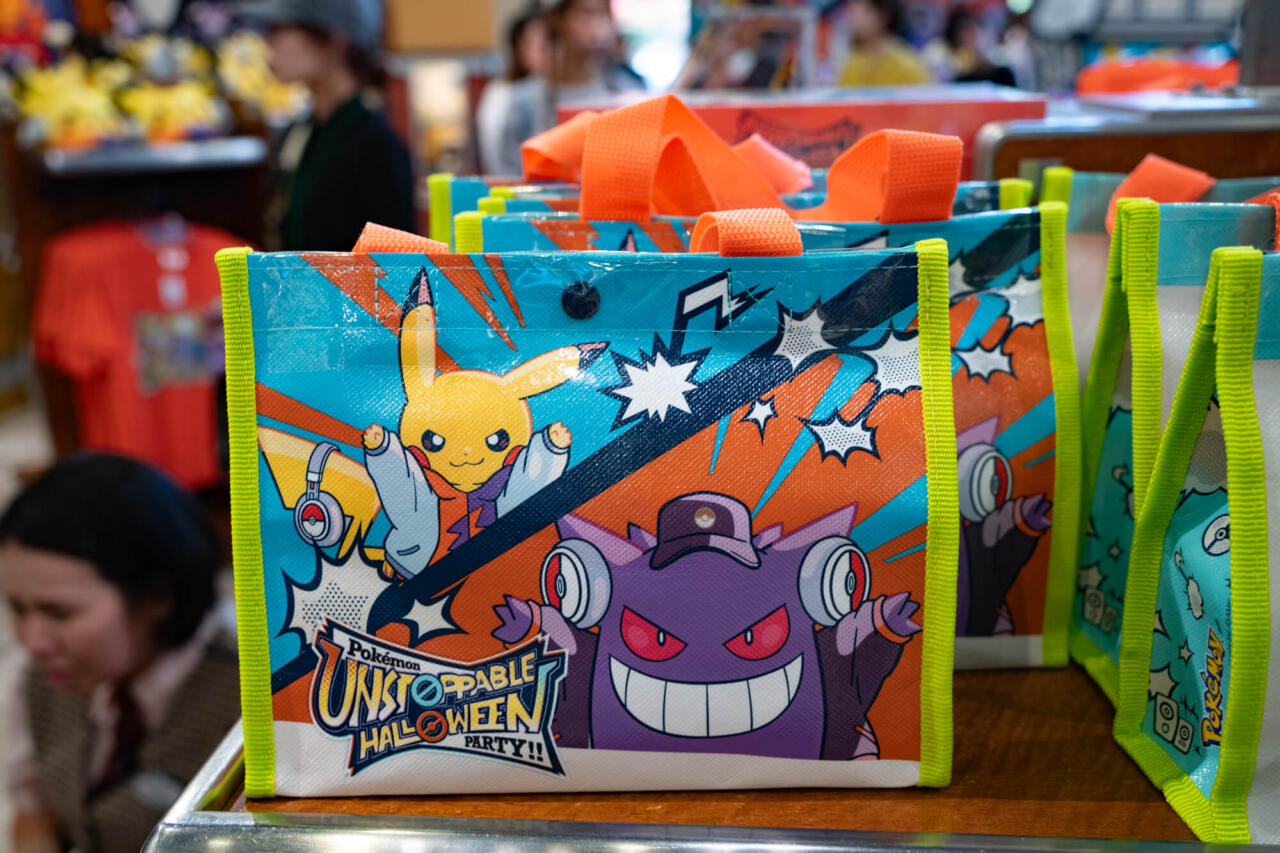 バッグやファッショングッズが大充実！【ポケモン×ハロウィーン】USJ限定グッズに注目♪（写真 32/79） - mimot.(ミモット)