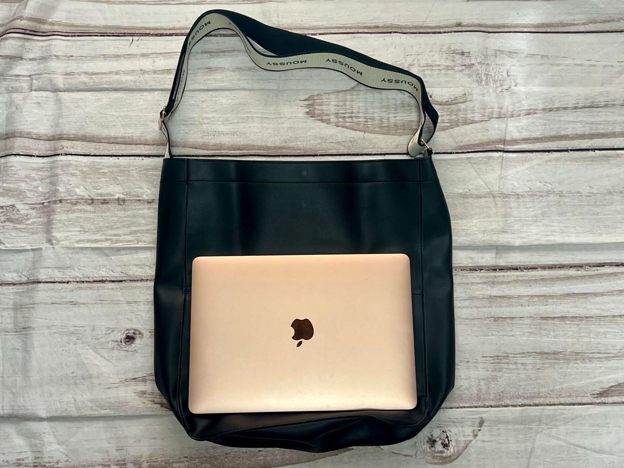 MOUSSYのワンハンドルバッグがシンプルおしゃれ＆大容量で機能性も抜群！（写真 15/34） - mimot.(ミモット)