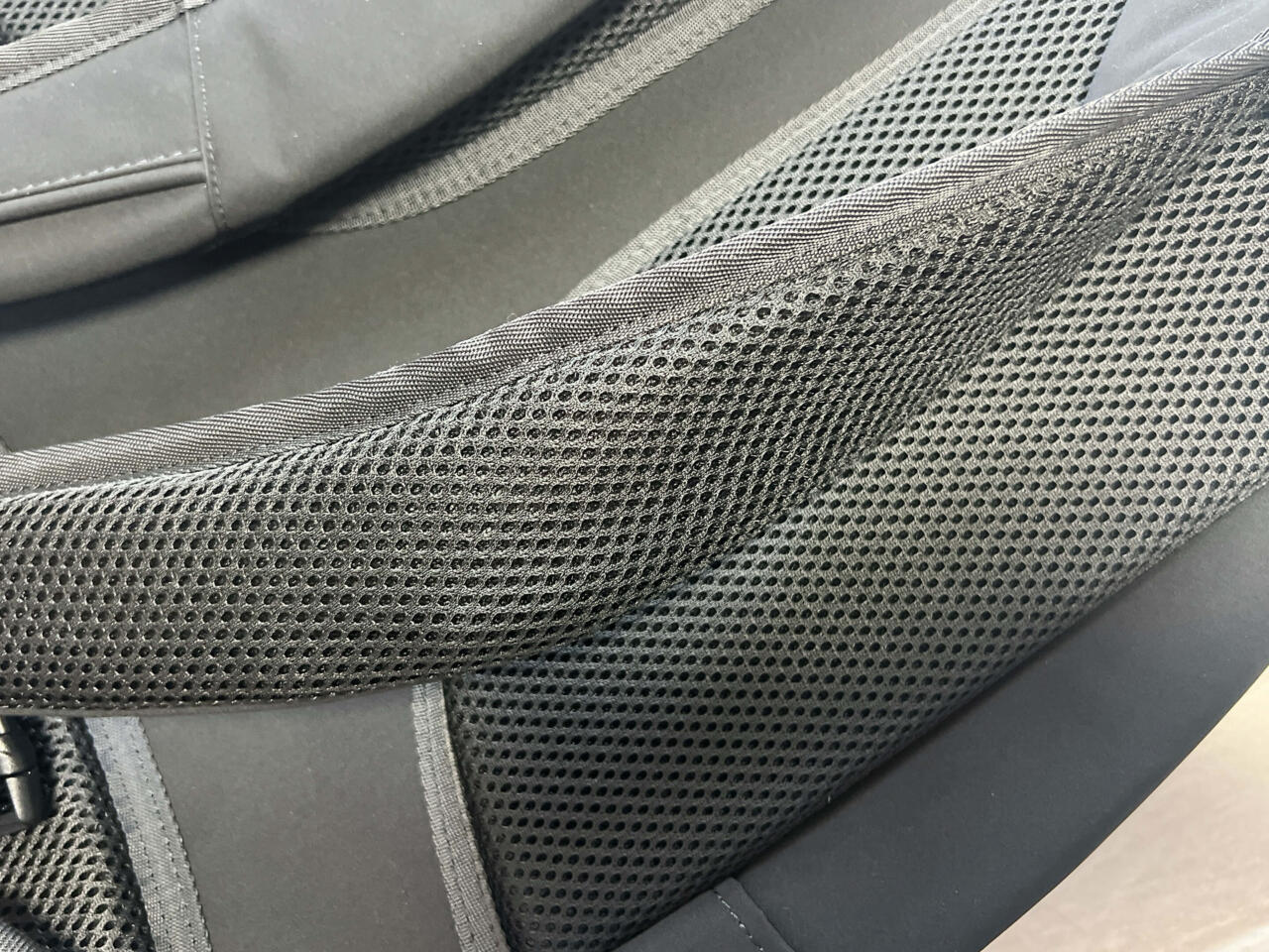 【UNIQLO】新作バックパックは想像以上の大容量！心地よく背負える工夫も♪（写真 22/41） - mimot.(ミモット)