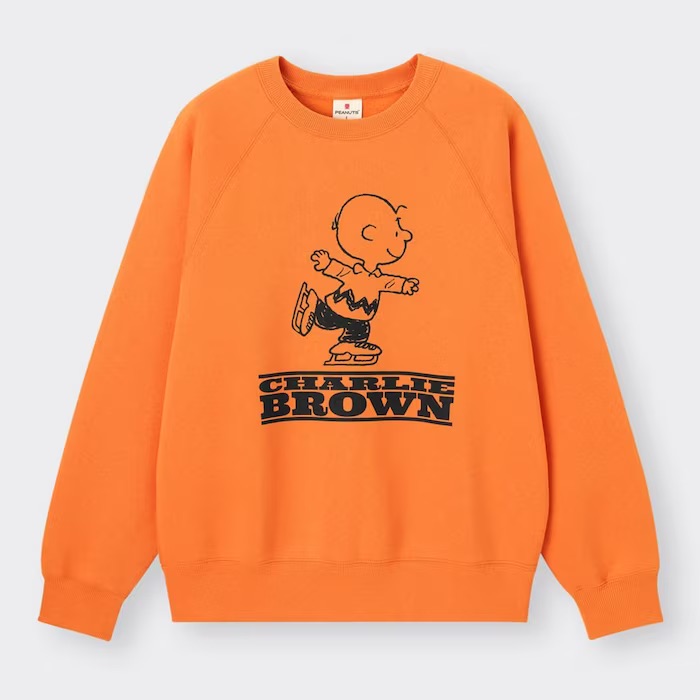 GUからピーナッツ新作が出るよ！冬のレジャーを楽しむスヌーピーと仲間たちがスウェットに♪（1/2） - mimot.(ミモット)
