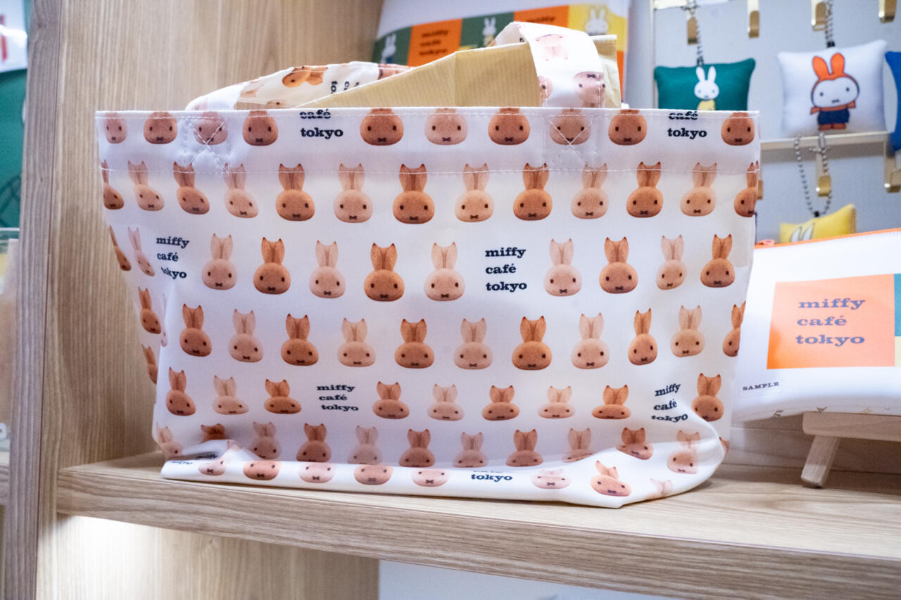 【ミッフィーカフェ】今だけ限定ケーキ＆グッズが可愛すぎる！まるで“お菓子”なキーホルダーも出たよ♪（写真 14/45） - mimot.(ミモット)