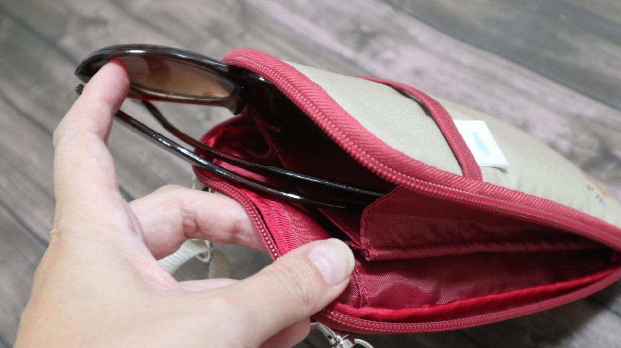 愛猫家イチオシの「スマホショルダー」“ネコあるある”デザインがかわいくて便利！（写真 24/31） - mimot.(ミモット)