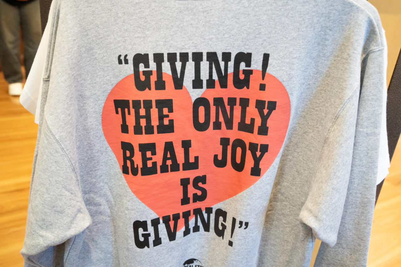 【USJ限定】スヌーピーとセサミストリートのパーカー＆Tシャツでたよ！チャリティグッズ一挙紹介♪（写真 22/76） - mimot.(ミモット)