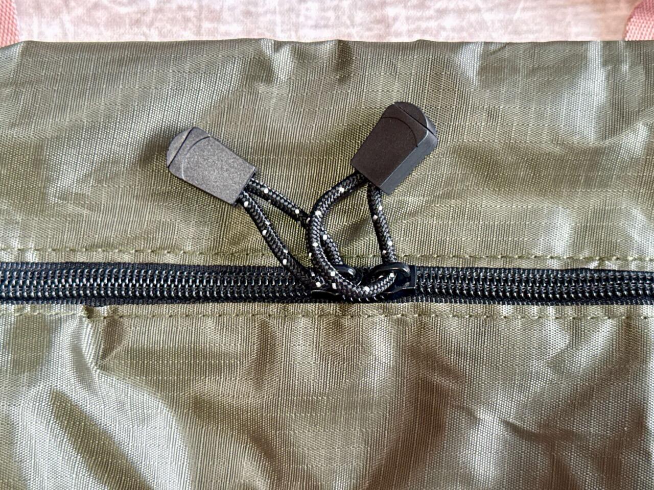 Colemanのすごい便利なバッグ付録でたよ！大容量＆軽量でカーキとくすみピンクの持ち手がおしゃれ♪（写真 14/29） - mimot.(ミモット)