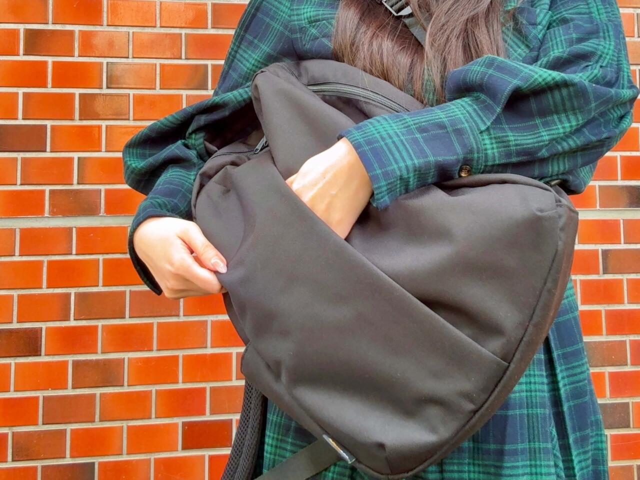 すっきりお洒落シルエット♪【しまむら新作リュック】“使いやすさにこだわった”万能さで背負い心地も （1/3） - mimot.(ミモット)