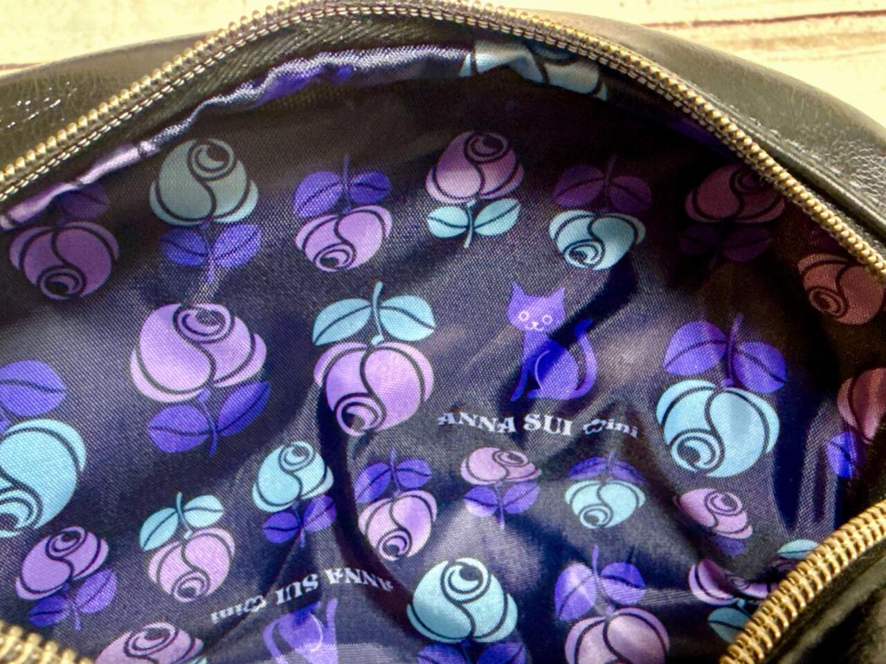 テンション上がる可愛さ！ファミマ限定「ANNA SUI新作バッグ」こだわりディテール＆ちょうどいいサイズ感♪（写真 17/25） - mimot.(ミモット)
