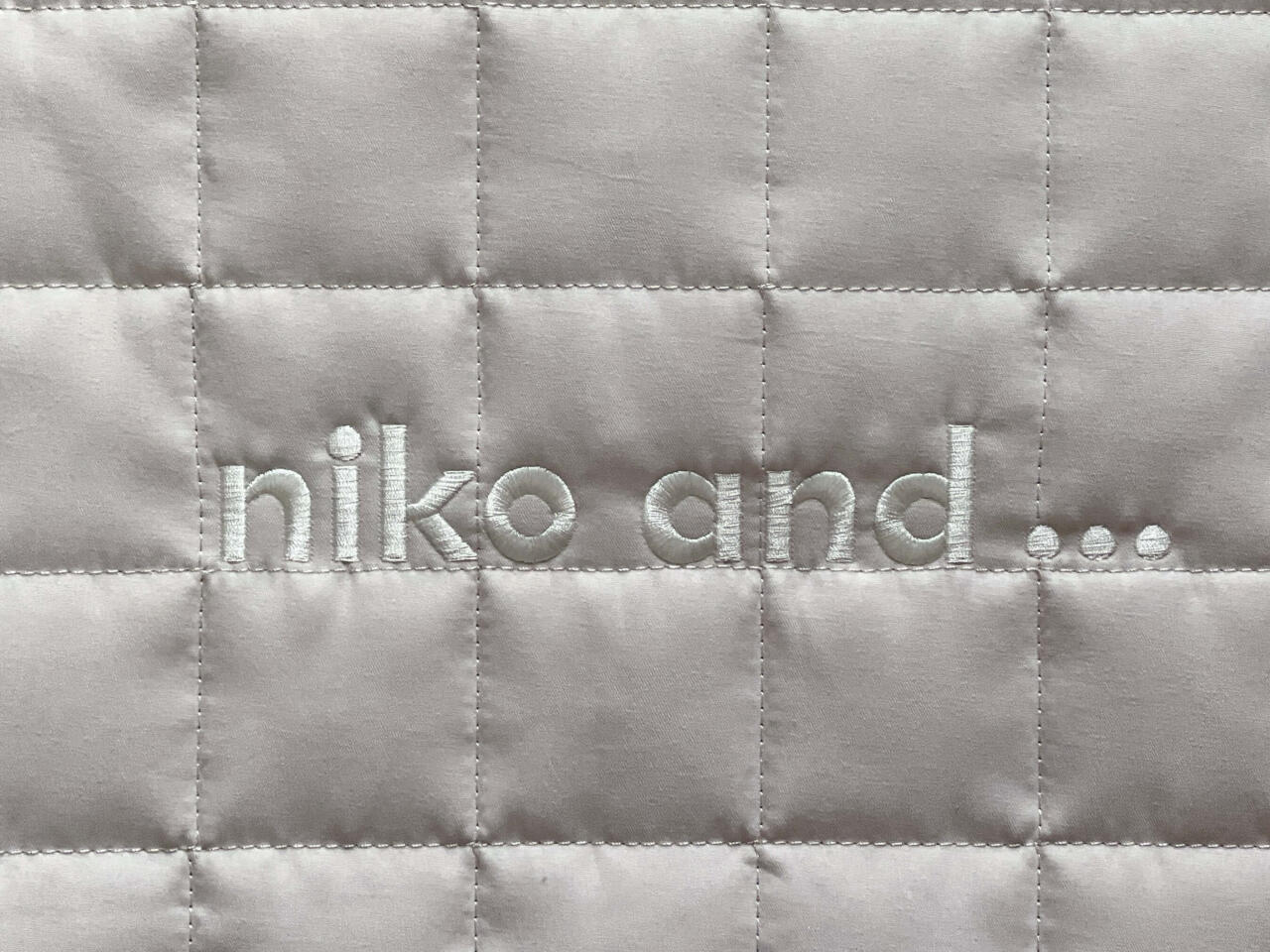 【niko and ...】人気シリーズの新作トートがめちゃ使える！ノートPCやうちわが入る便利サイズ♪（写真 5/18） - mimot.(ミモット)