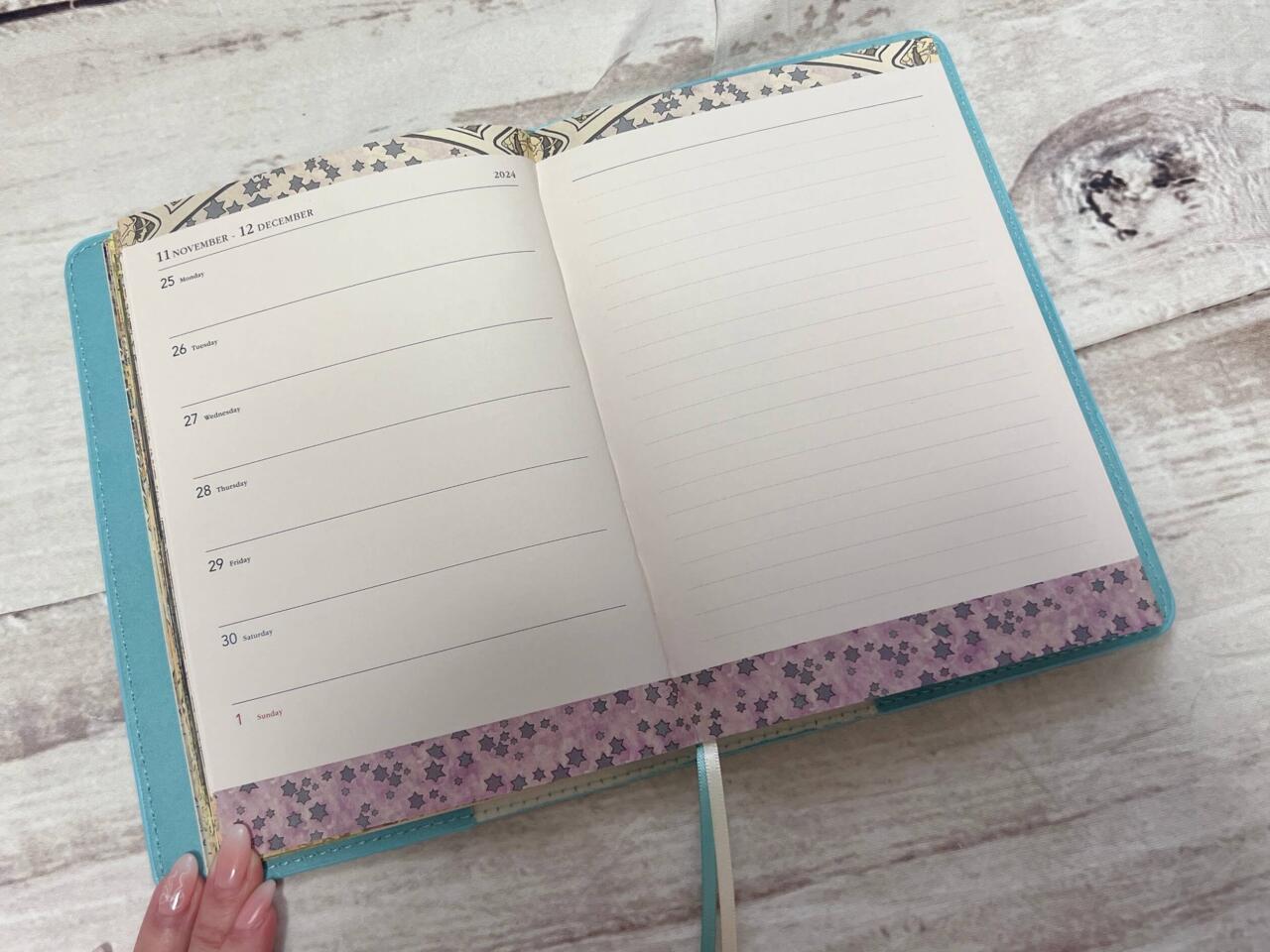MUCHA（ミュシャ）の豪華な「2025年スケジュール帳」が付録で出たよ♪外も中も美しすぎる…！（写真 31/45） - mimot.(ミモット)