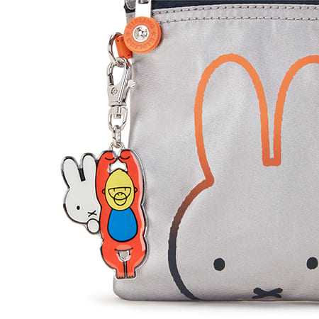 【ミッフィー×Kipling】モンキーの背後からmiffyが！可愛すぎる「コラボバッグ」が登場（写真 3/9） - mimot.(ミモット)