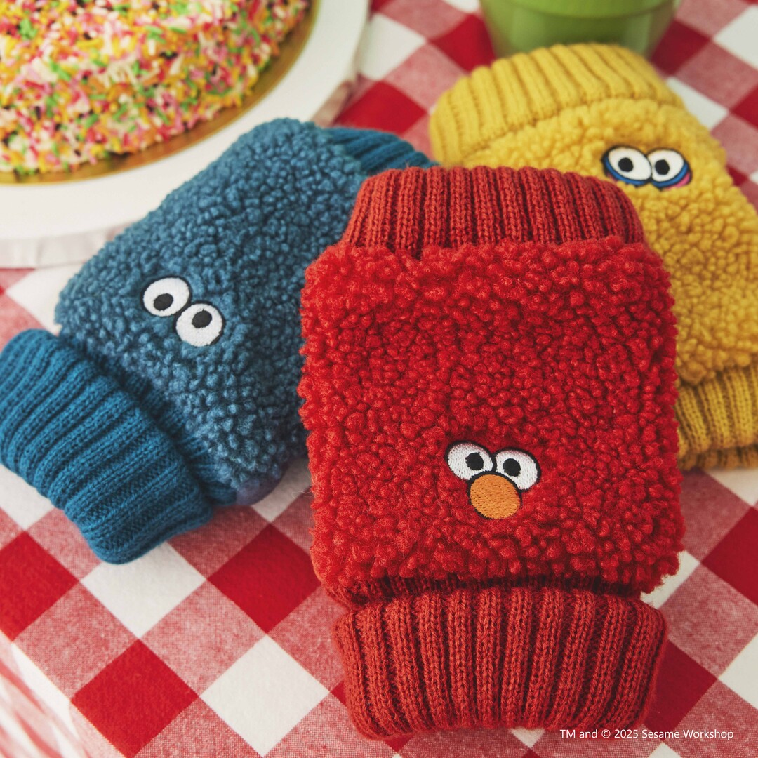 【niko and …×セサミストリート】ポップでかわいいセサミ新作でるよ！パーカーやソックス、ハンドウォーマーも♪（写真 2/10） - mimot.(ミモット)