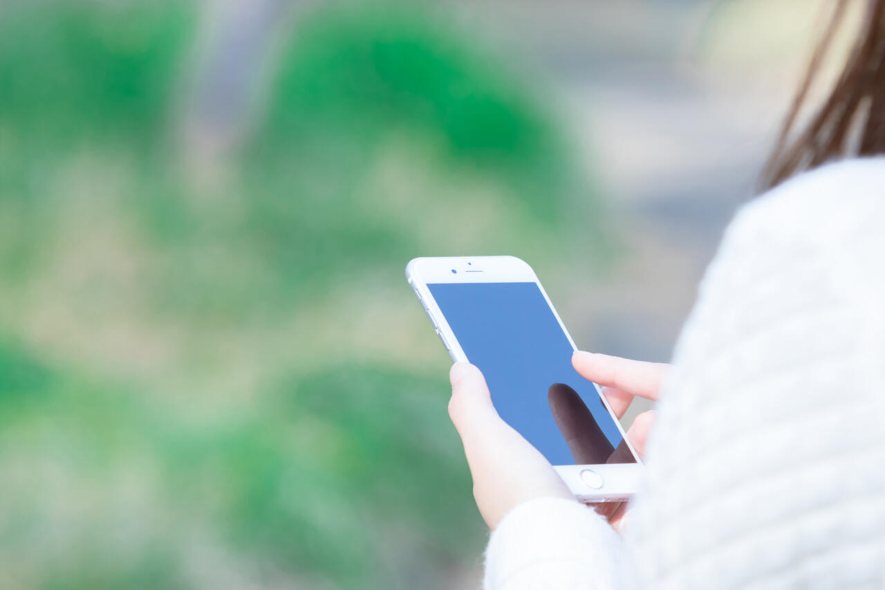 忘れられない人の「SNSチェック」が止められない……そんなときに考えたいこと（1/4） - mimot.(ミモット)