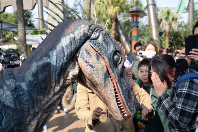 【USJ】恐竜たちがやりたい放題!? 世界最長×最大高低差「ザ・フライング・ダイナソー」絶叫レポ（写真 21/32） - mimot.(ミモット)