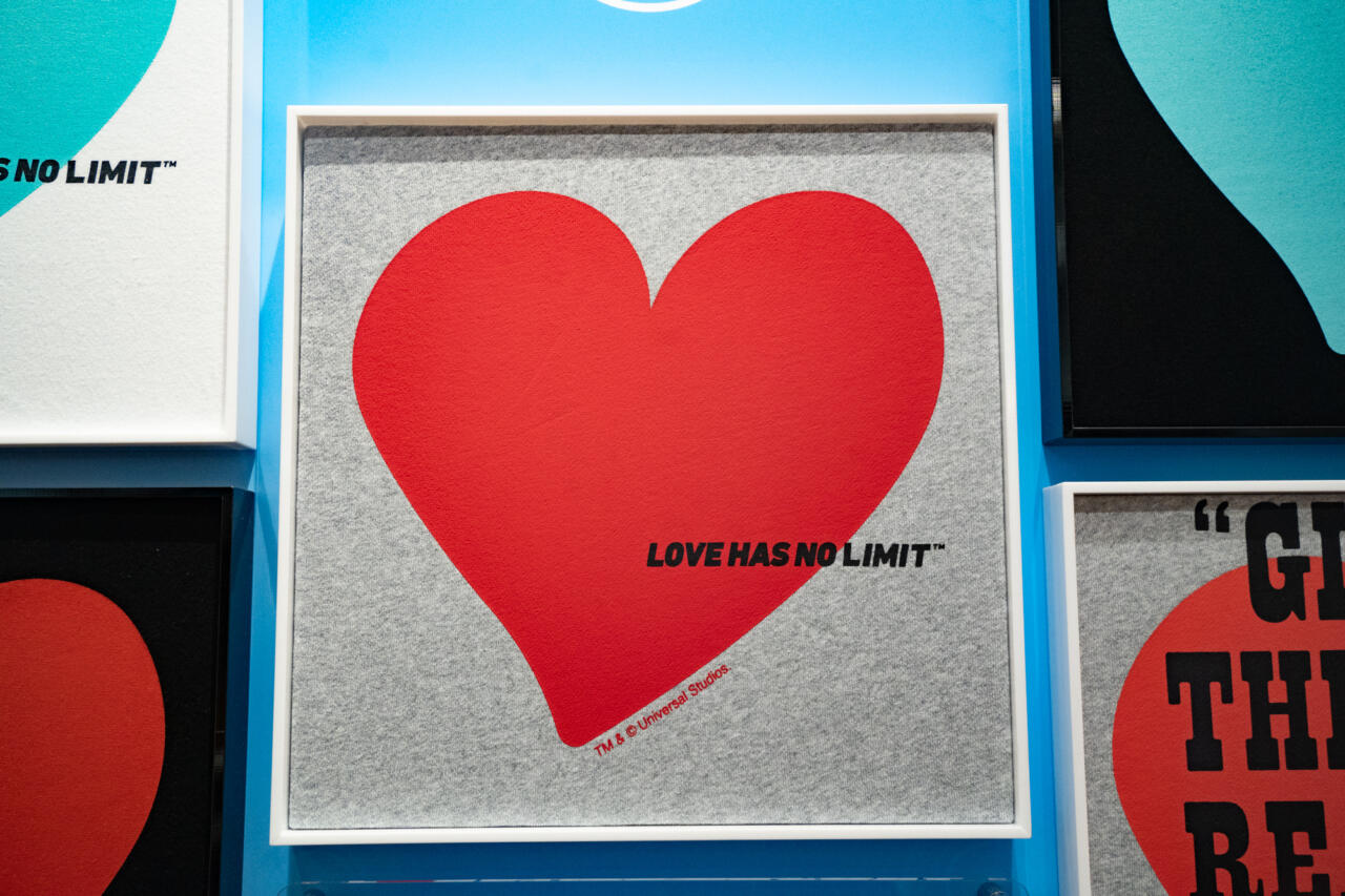 【USJ限定】スヌーピーとセサミストリートのパーカー＆Tシャツでたよ！チャリティグッズ一挙紹介♪（写真 48/76） - mimot.(ミモット)