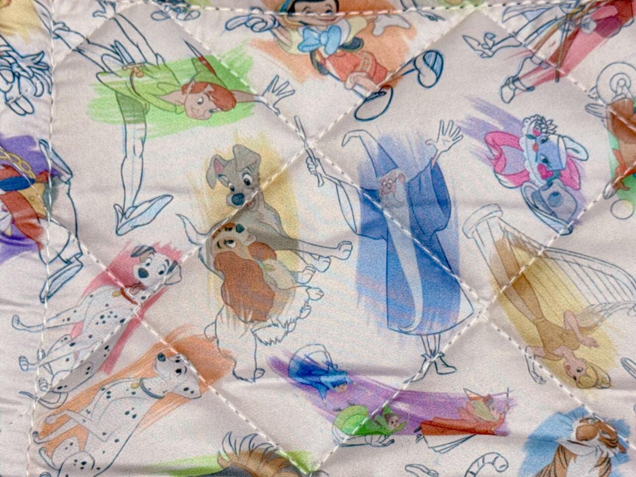 ディズニーの壮大な歴史を詰め込んだバッグ登場！31キャラクターが集う豪華アートデザインが大人かわいい♪（写真 7/28） - mimot.(ミモット)