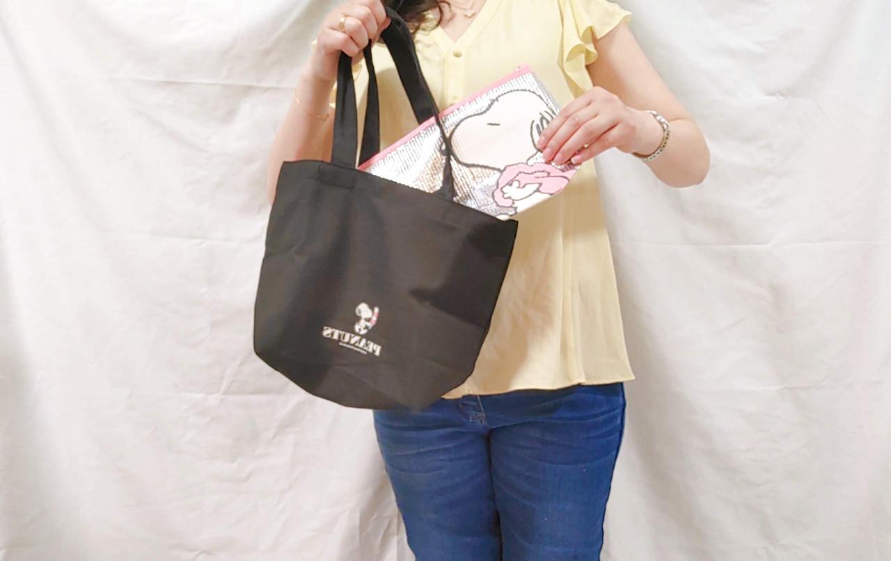 【PEANUTS×付録】スヌーピーのイラストがさりげなくキュート！黒のトートバッグ＆保冷ポーチが使える♪（写真 20/21） - mimot.(ミモット)