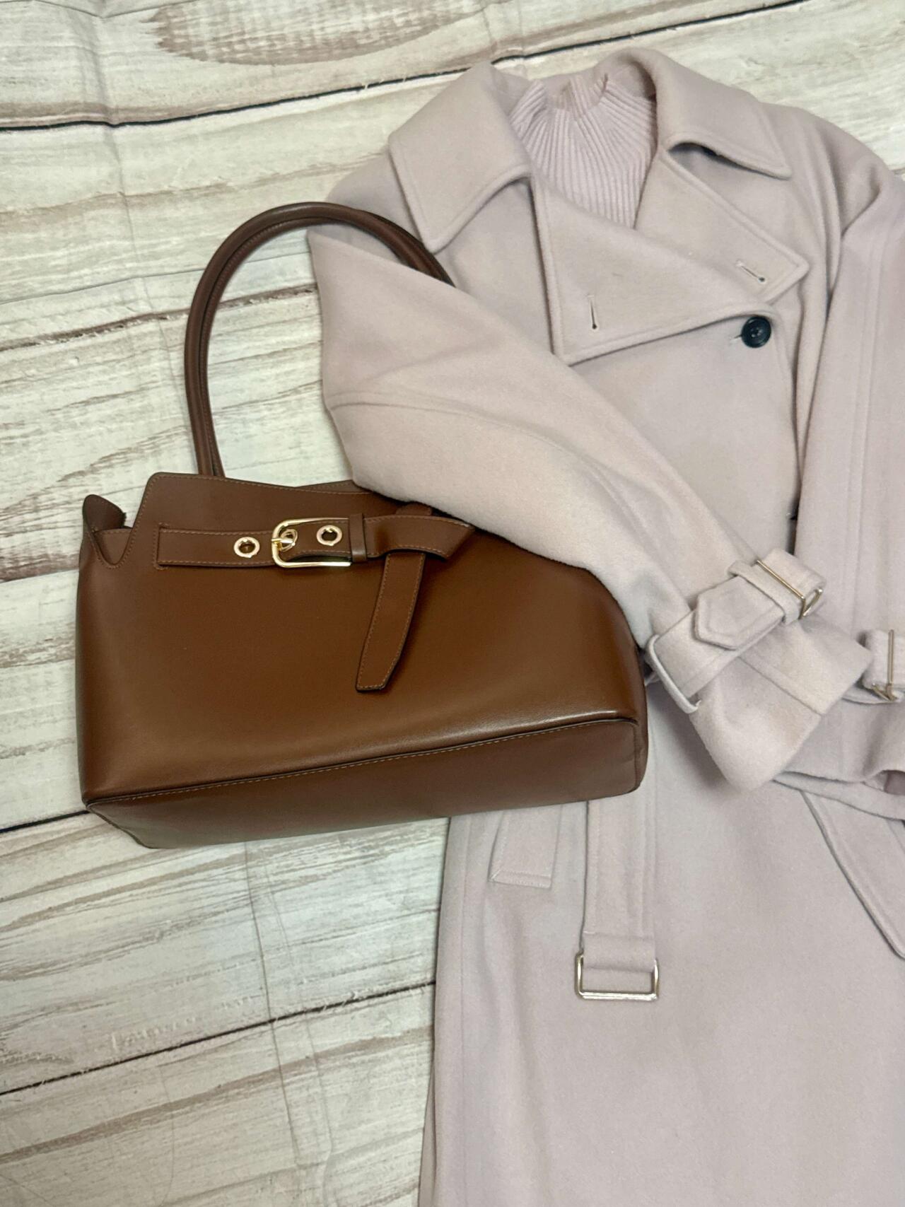 H&Mで見つけたオンオフ使える高見えバッグ！通勤にも便利なサイズ感がサイコウ♪（写真 17/18） - mimot.(ミモット)