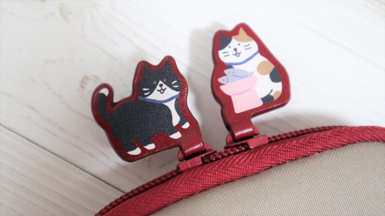 愛猫家イチオシの「スマホショルダー」“ネコあるある”デザインがかわいくて便利！（1/5） - mimot.(ミモット)