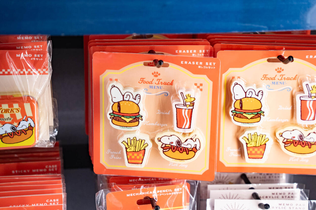 【USJ限定】スヌーピーの人気ステーショナリー！日常使いにもお土産にもぴったりのPEANUTSグッズはコレ♪（写真 10/56） - mimot.(ミモット)