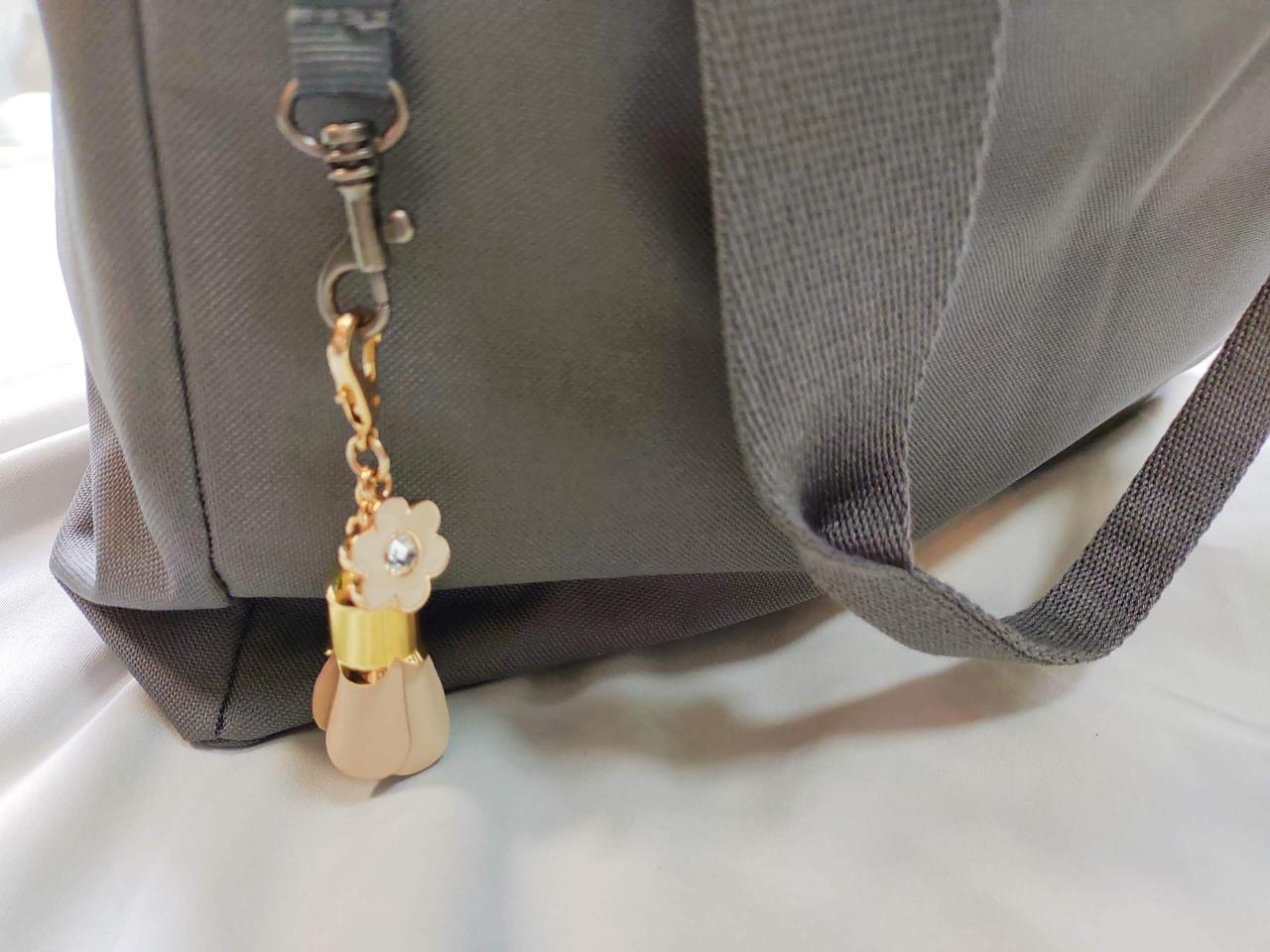 「多機能おしゃれトート」付録で登場！A4や雑誌が入る＆濡れた傘もOKでめちゃ便利（写真 13/21） - mimot.(ミモット)