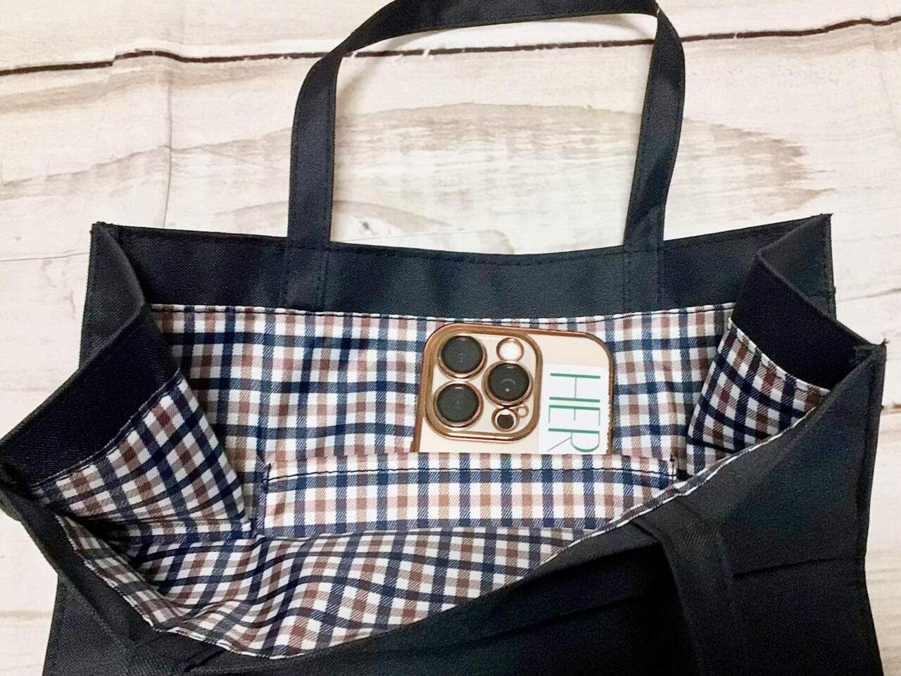 老舗の英国ファッションブランドのシンプル＆おしゃれな「マナーバッグ」付録で出たよ！ポーチ付き＆A4サイズOK♪（写真 13/23） - mimot.(ミモット)