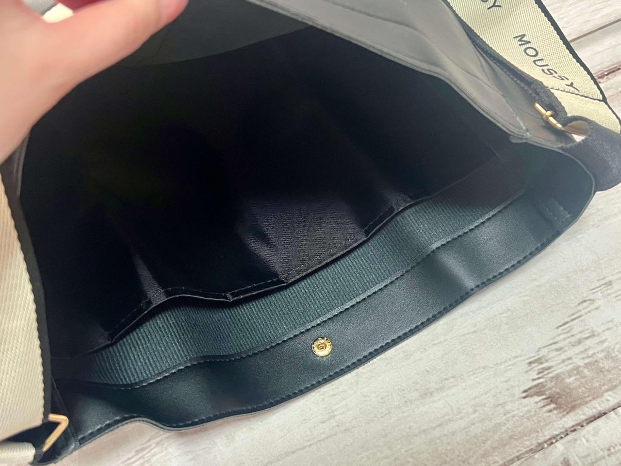 MOUSSYのワンハンドルバッグがシンプルおしゃれ＆大容量で機能性も抜群！（写真 16/34） - mimot.(ミモット)