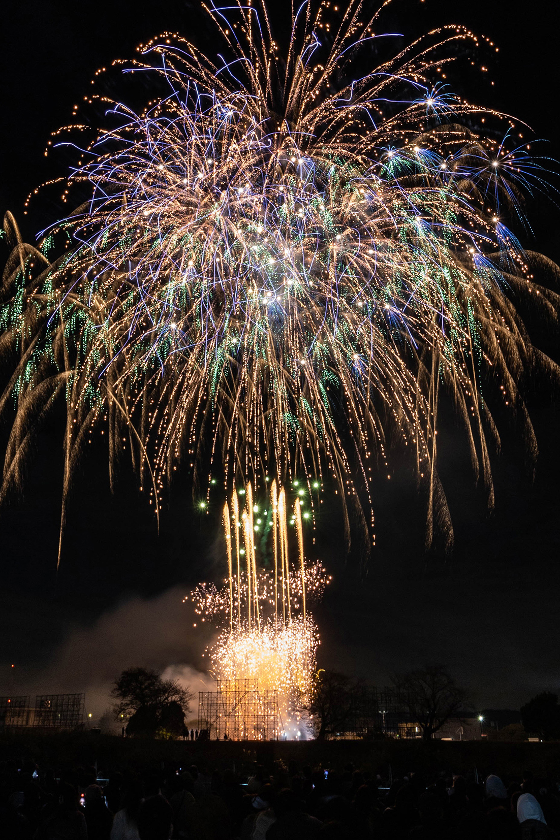 【土浦花火大会】秋の夜空に壮大に咲く！日本三大花火のひとつ『土浦全国花火競技大会』の魅力＆注意点（写真 17/38） - mimot.(ミモット)