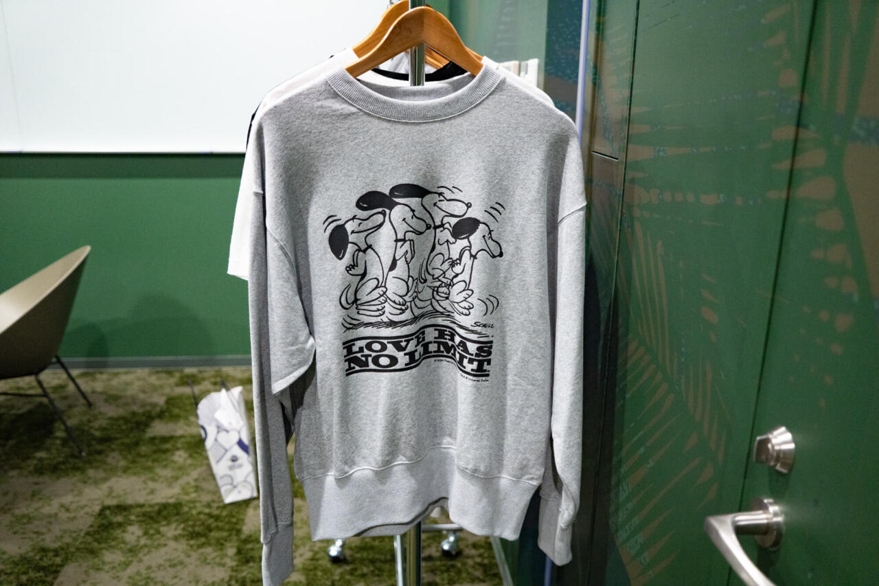 エルモやスヌーピーも！【USJ】パークキャラクターが描かれたチャリティーグッズが素敵♪（写真 3/97） - mimot.(ミモット)