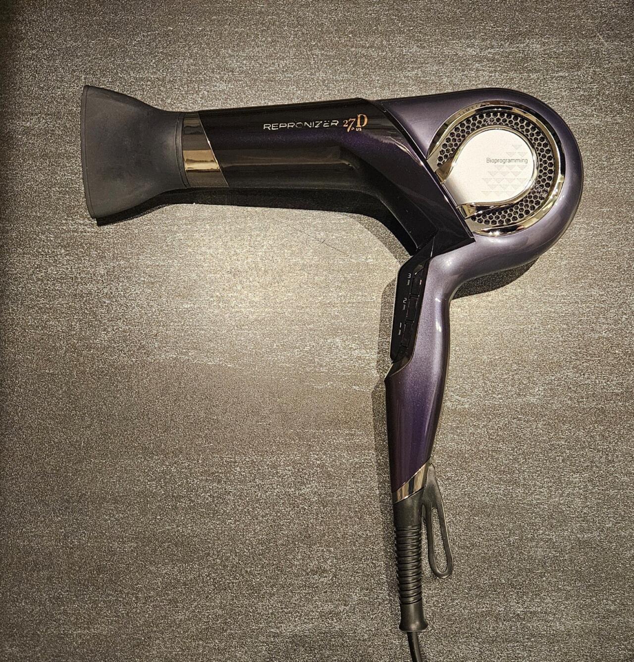 【正直回答】美容師がリアルで使っている「ドライヤーBEST5」と髪を乾かすときに注意するポイント（写真 4/15） - mimot.(ミモット)