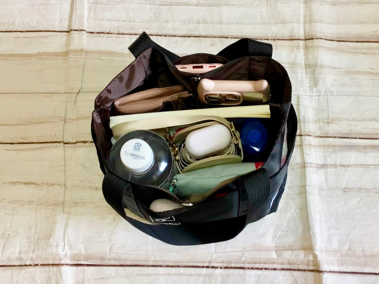 スヌーピー×人気アウトドアブランドの限定オリジナル「トートバッグ」が絶妙サイズ＆6つのポケットで使いやすい♪（写真 22/26） - mimot.(ミモット)