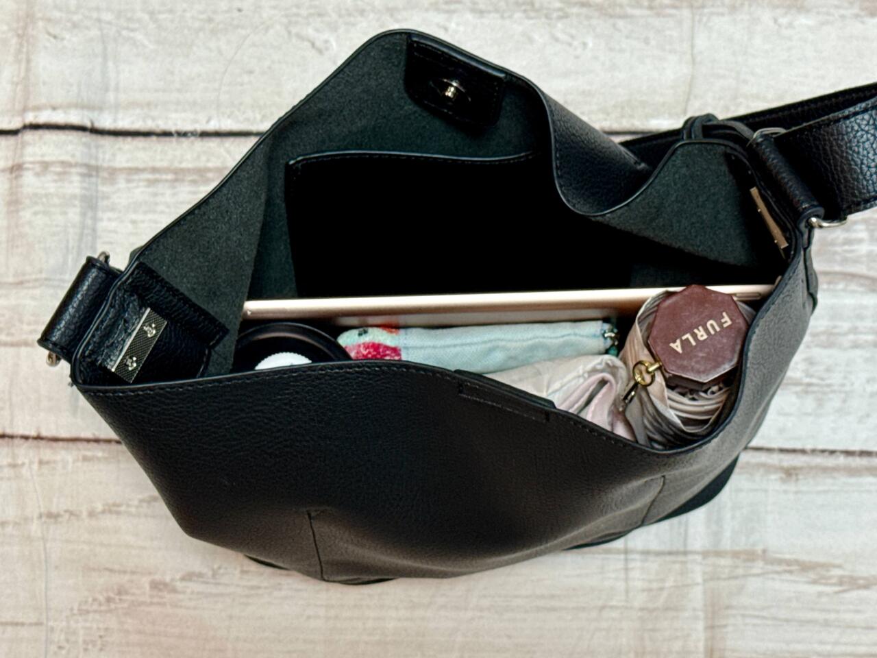 【しまむら新作バッグ】細部までこだわった高級デザイン「合皮ショルダーバッグ」が使いやすい♪（写真 16/22） - mimot.(ミモット)