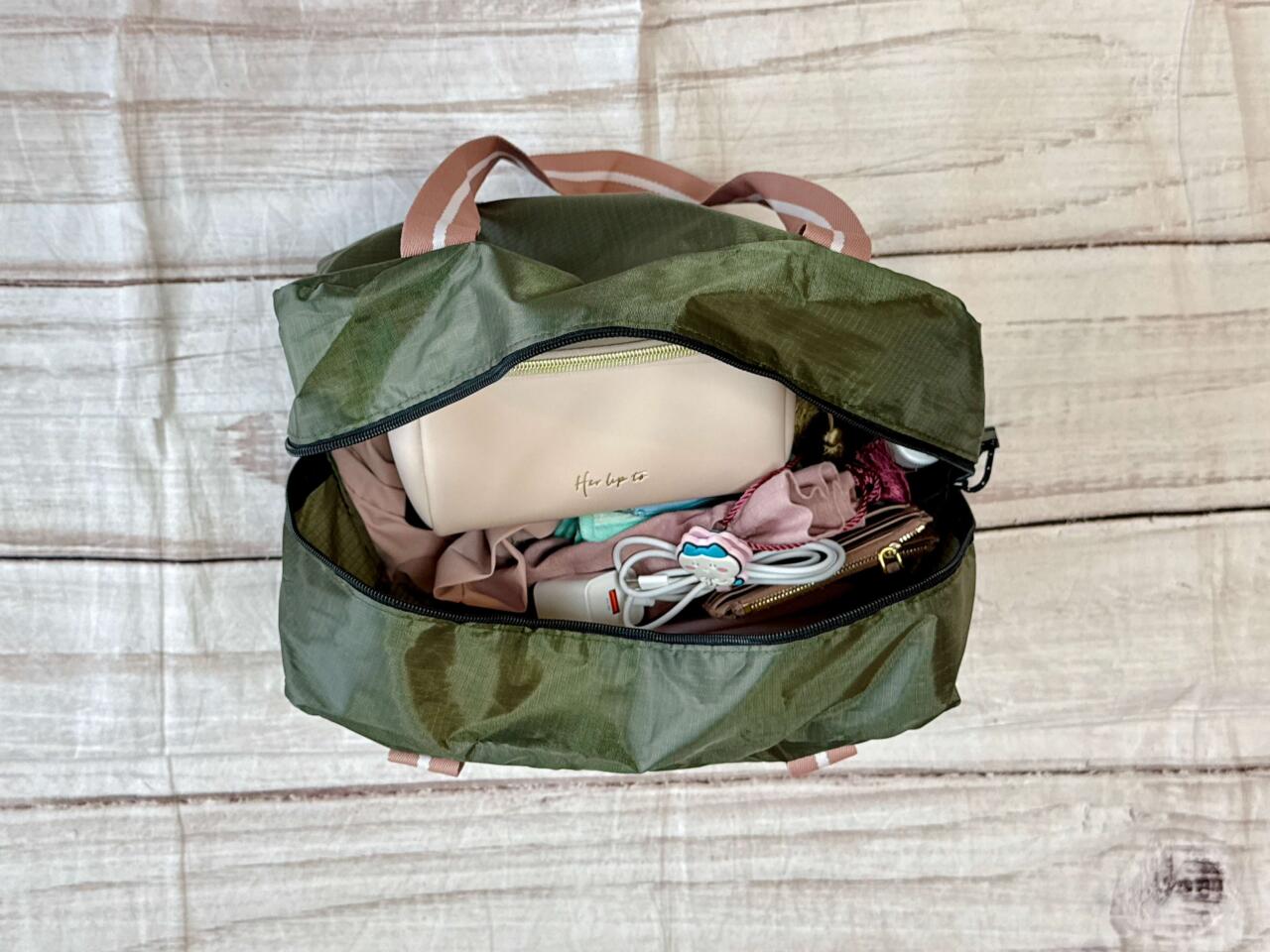 Colemanのすごい便利なバッグ付録でたよ！大容量＆軽量でカーキとくすみピンクの持ち手がおしゃれ♪（写真 19/29） - mimot.(ミモット)