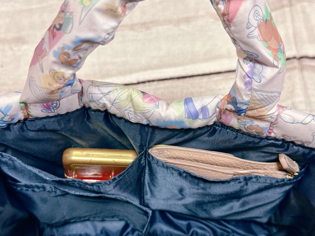 ディズニーの壮大な歴史を詰め込んだバッグ登場！31キャラクターが集う豪華アートデザインが大人かわいい♪（写真 23/28） - mimot.(ミモット)