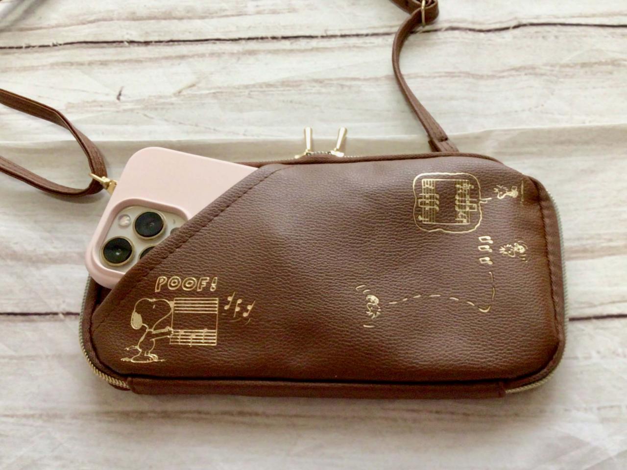 【PEANUTS×コンビニ】スヌーピーのスマホショルダーが優秀「タテでもヨコでも持てる！」（写真 26/38） - mimot.(ミモット)