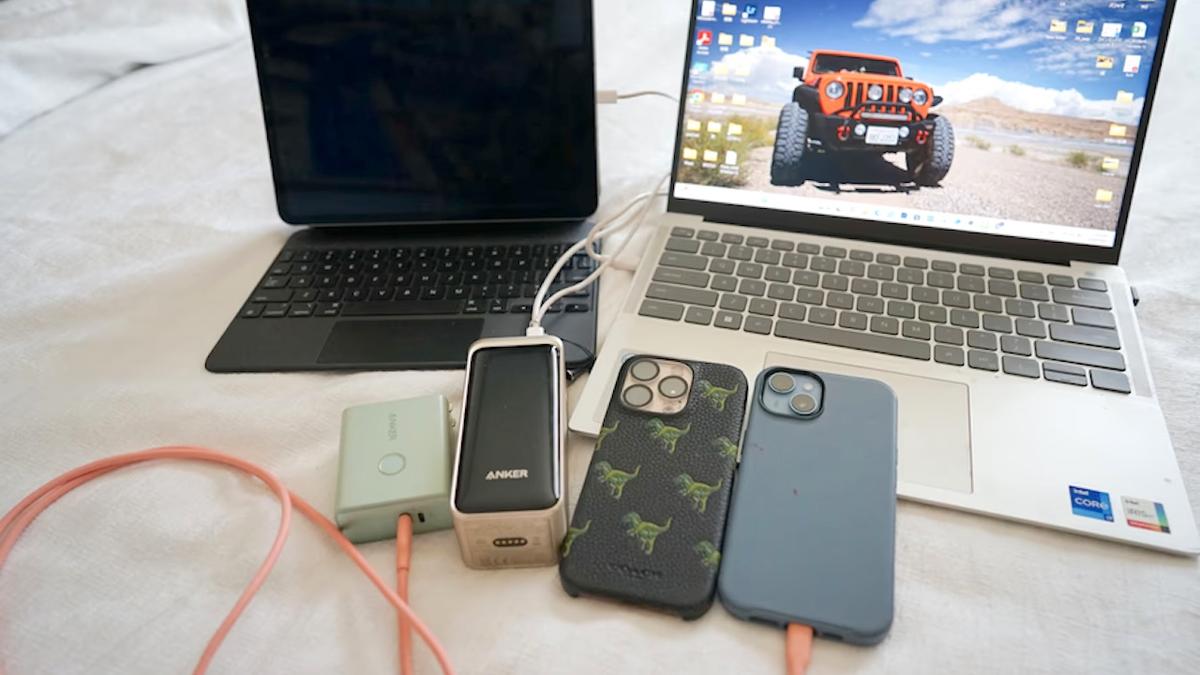 1年に3ヶ月は出張する私が、旅先に必ず持って行く「Ankerの万能充電器」2選 - ウレぴあ総研