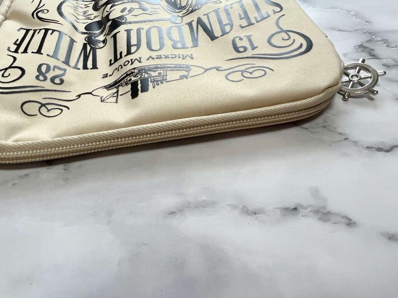 ミッキーのB5サイズ収納OKなマルチポーチ。大人の遊び心を感じるデザインがたまらない！（写真 13/26） - mimot.(ミモット)