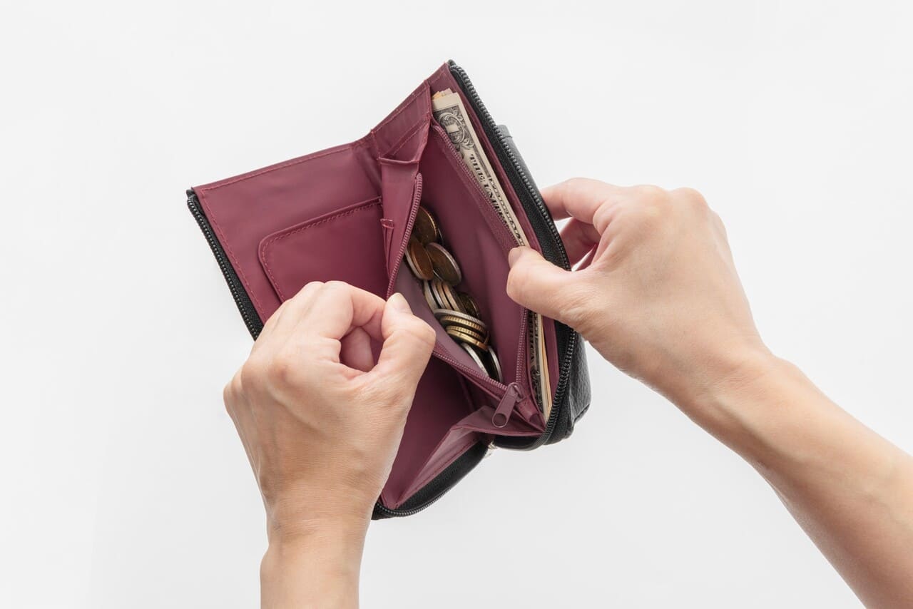 “旅のプロJAL”と考えた超優秀「スマホショルダー」欲しい機能がバッチリ！本屋さんでも買えるよ♪（写真 4/9） - mimot.(ミモット)