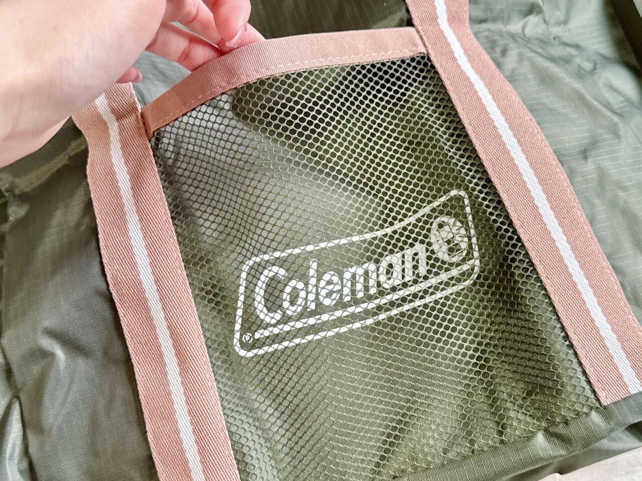 Colemanのすごい便利なバッグ付録でたよ！大容量＆軽量でカーキとくすみピンクの持ち手がおしゃれ♪（写真 9/29） - mimot.(ミモット)