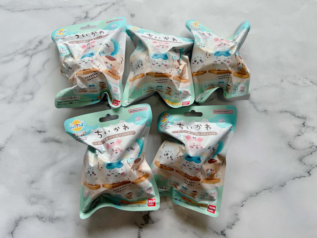 【ちいかわ】大人気「びっくらたまご」新作すべてを徹底レビュー！カニちゃんが初登場だよ♪（写真 1/36） - mimot.(ミモット)