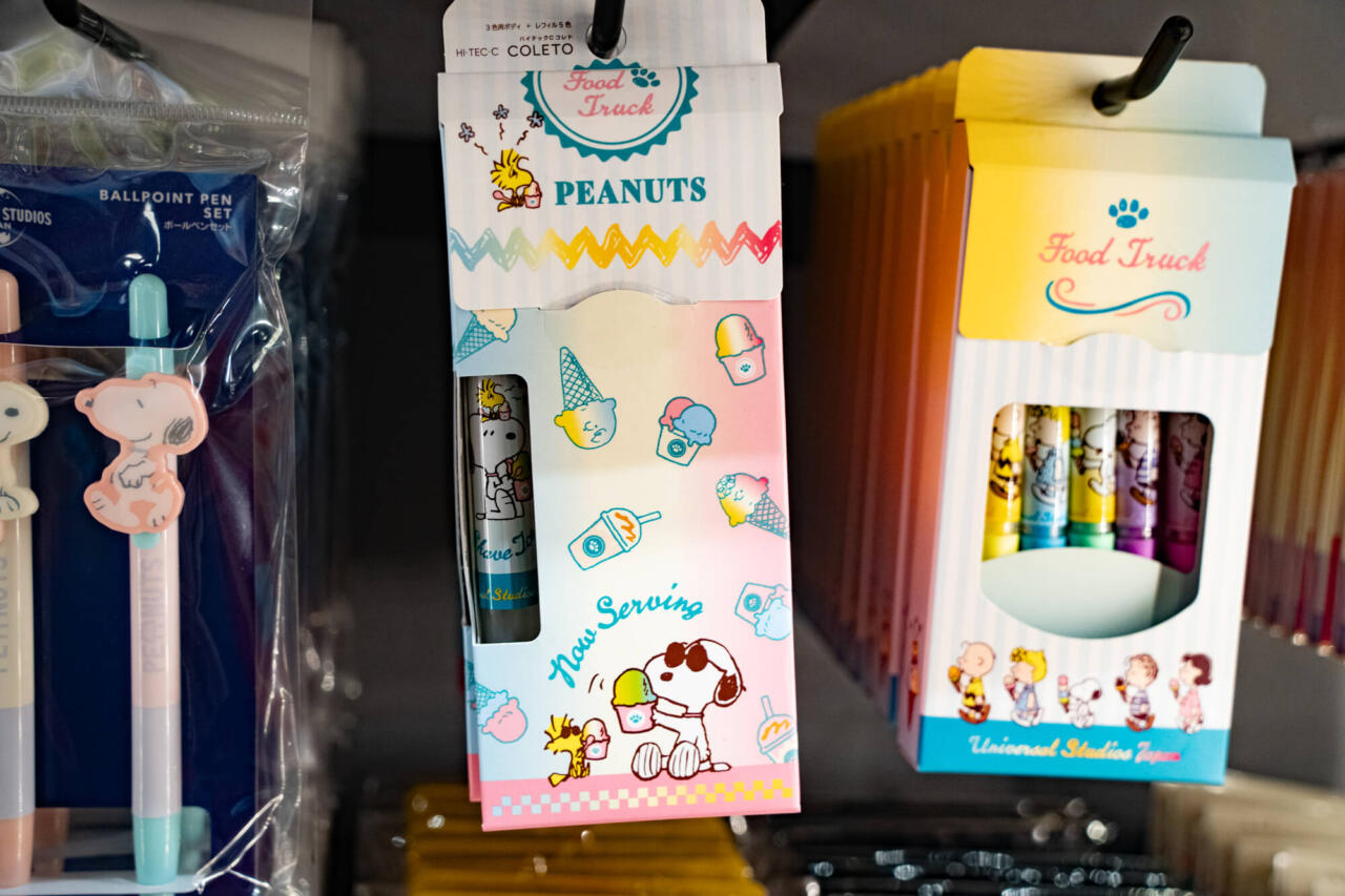【USJ限定】スヌーピーの人気ステーショナリー！日常使いにもお土産にもぴったりのPEANUTSグッズはコレ♪（写真 25/56） - mimot.(ミモット)