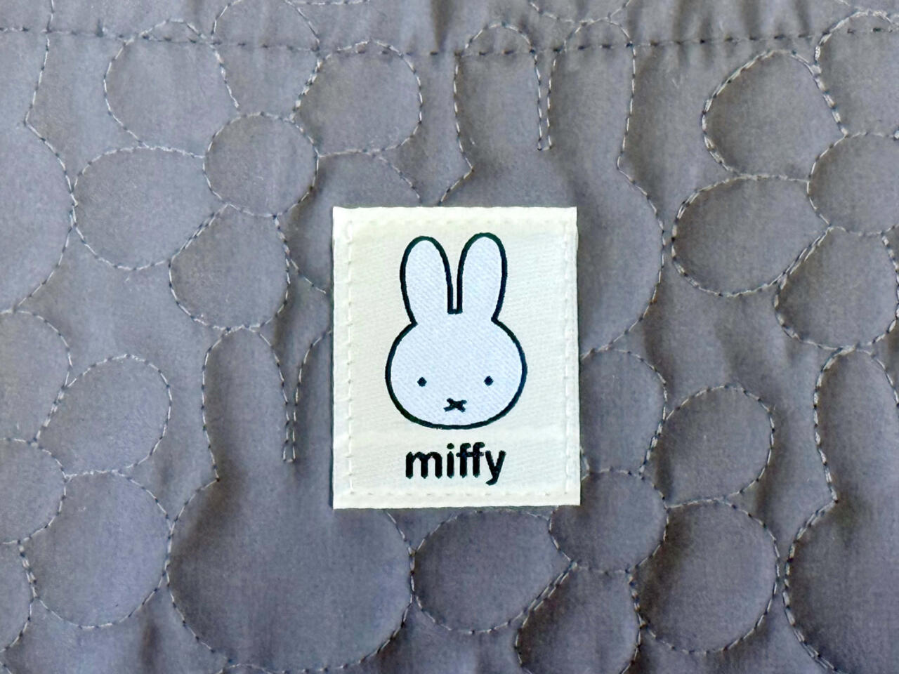【ミッフィー最新付録】貴重なトートバッグ＆ポーチでたよ！限定オリジナル柄がキュート♪（写真 8/27） - mimot.(ミモット)