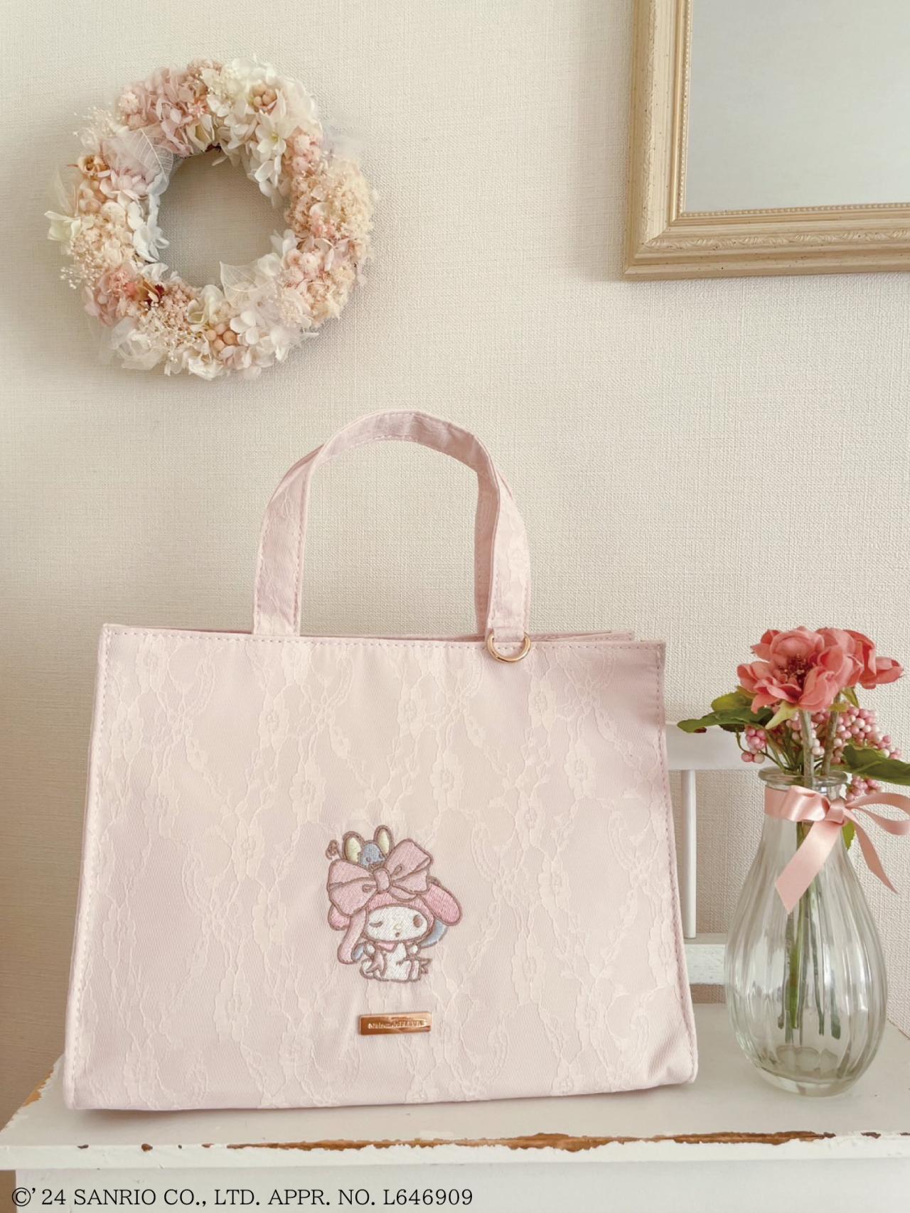 【Maison de FLEUR】ふわふわフェイスポーチ＆刺繍バッグが可愛すぎ♪ サンリオコラボ新作はマイメロ全4種（写真 5/5） - mimot.(ミモット)