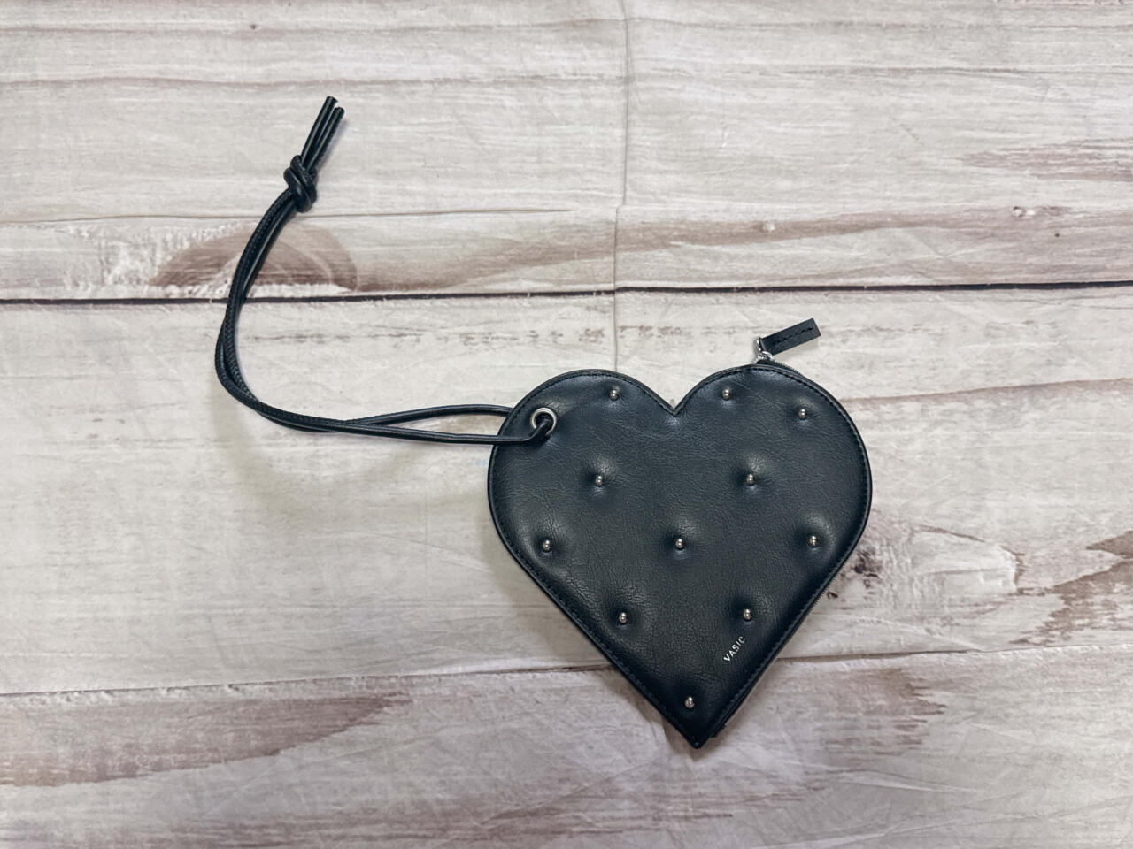 【VASICおしゃれポーチ】付録とは思えない高級感！イヤホンやカード入れにめちゃ最適♪（写真 6/24） - mimot.(ミモット)