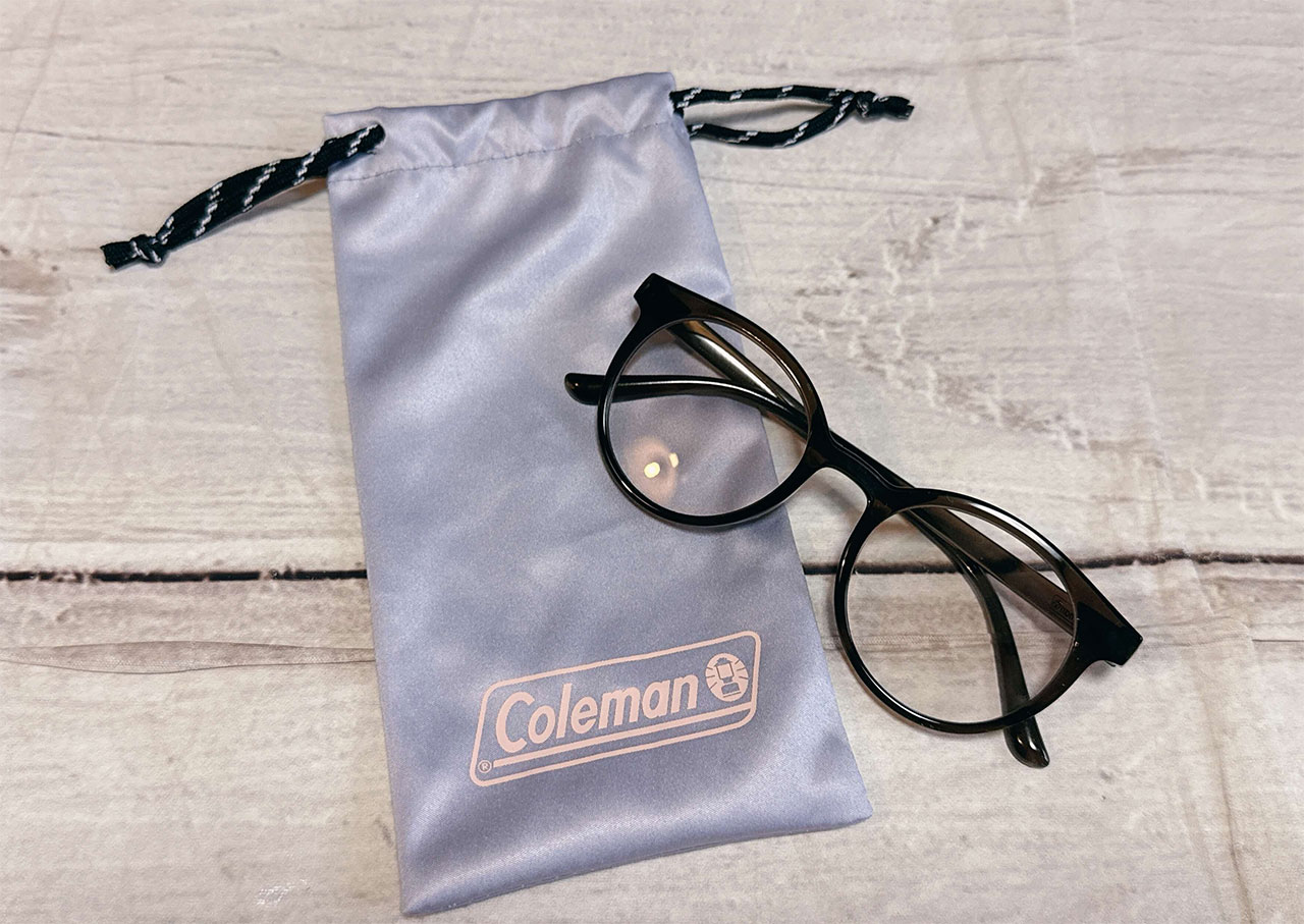 Colemanの調光サングラスが付録で登場！めがねふきにもなる巾着ケースもセットだよ♪（1/2） - mimot.(ミモット)