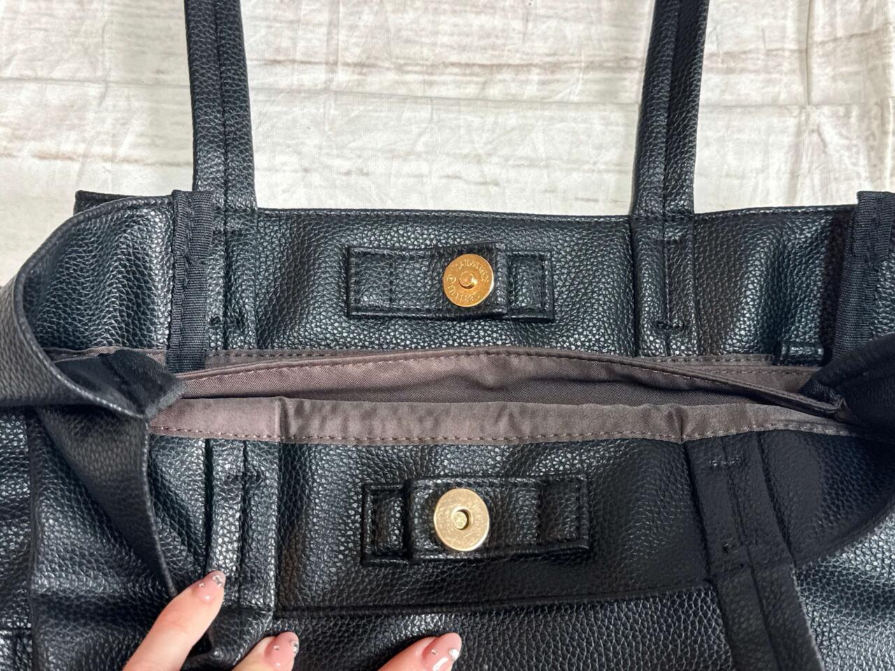 【ハニーズ】高級感ある柔らかトートバッグを発見！多ポケットでPCもA4もすっきり収納♪（写真 9/29） - mimot.(ミモット)