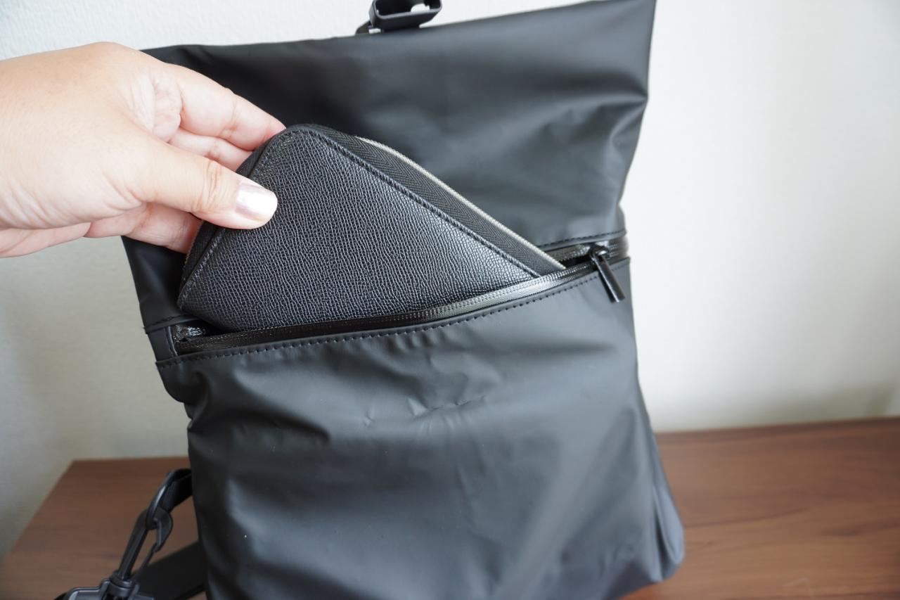 書店で買える♪超優秀な「ショルダーバッグ」防水生地で水＆汚れに強い！（写真 17/21） - mimot.(ミモット)