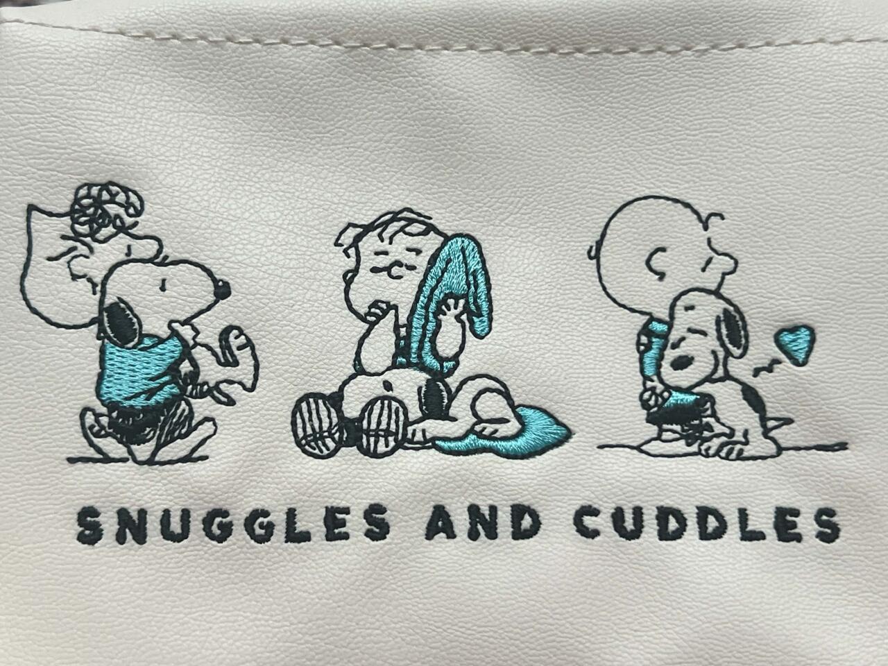 【PEANUTS最新付録】大きく開いて使いやすい「スヌーピーのレザー調ポーチ」が出るよ！おしゃれな刺しゅう入り♪（写真 8/30） - mimot.(ミモット)