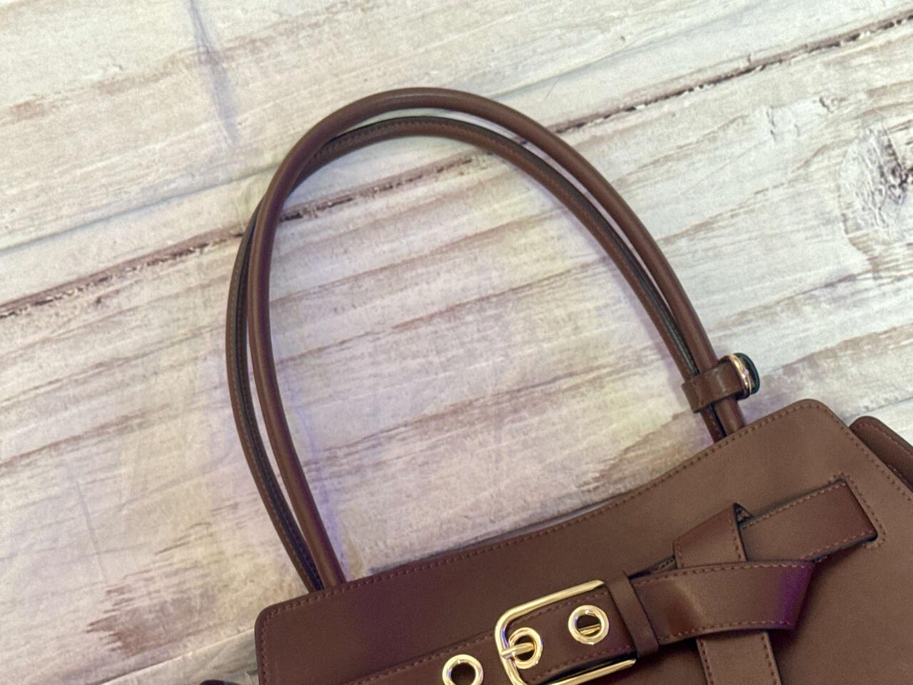 H&Mで見つけたオンオフ使える高見えバッグ！通勤にも便利なサイズ感がサイコウ♪（写真 7/18） - mimot.(ミモット)